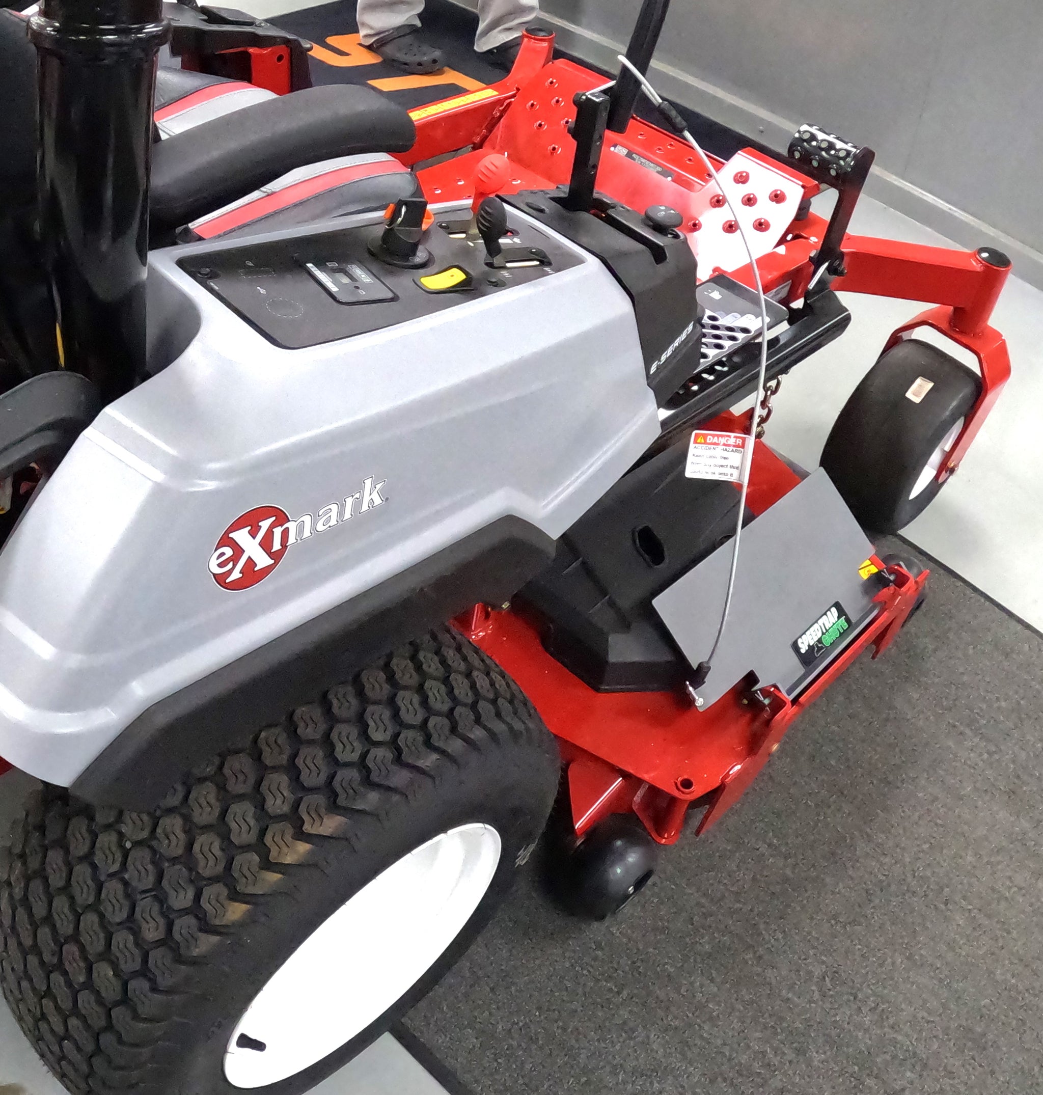 Speedtrap™ Chute Blocker Exmark® Radius® E/S Series – Speedtrap Chute LLC